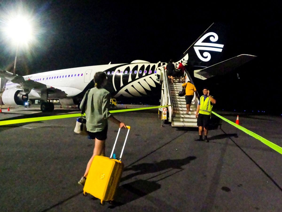 Which Airlines Fly Directly to Samoa? 🛫 2026 - Samoa Pocket Guide